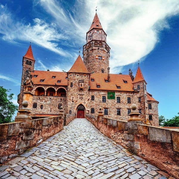 Silver Screen Hero | Leo Express™